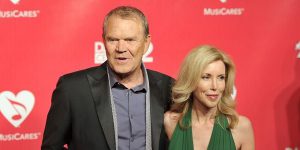 Who's Glen Campbell's wife Kimberly Woolen? Wiki: age, height, net ...