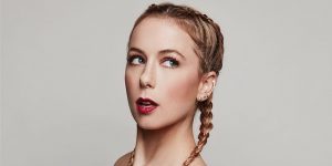 Who is stand up comedian Iliza Shlesinger? Bio: Fiance, Husband, Wealth