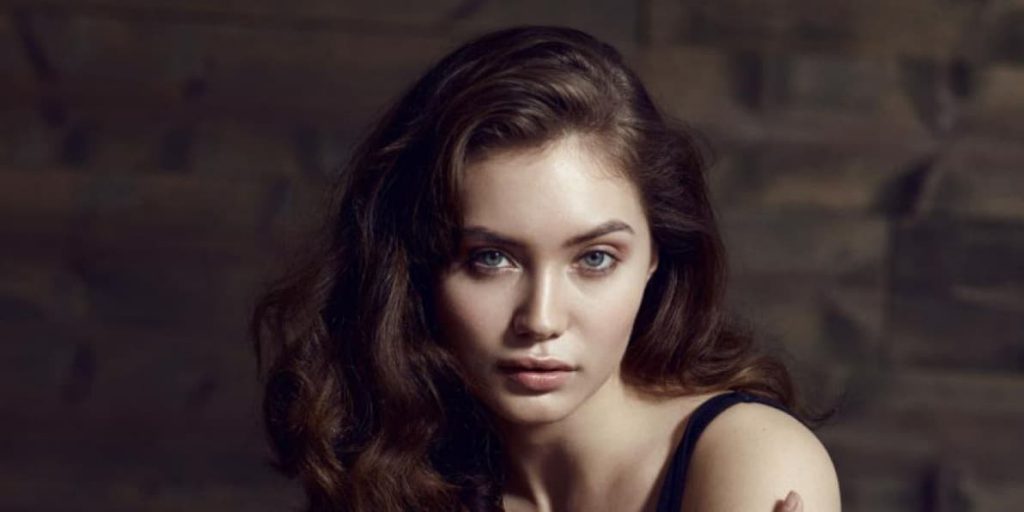 Dayna Frazer's Wiki Biography. Dylan Sprouse ex-girlfriend's age ...