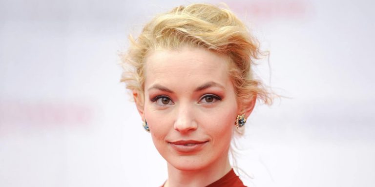 Perdita Weeks Wiki, husband, measurements, net worth, family ...