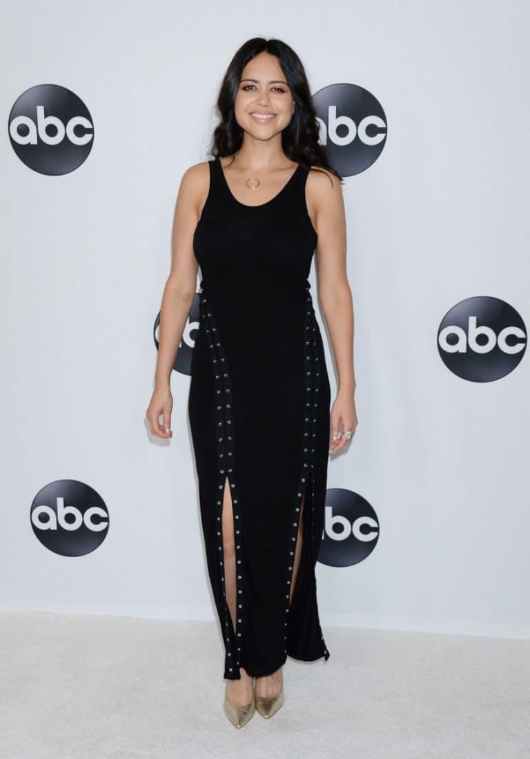 Qui est Alyssa Diaz ? Wiki, mari, fortune nette, famille, corps ...