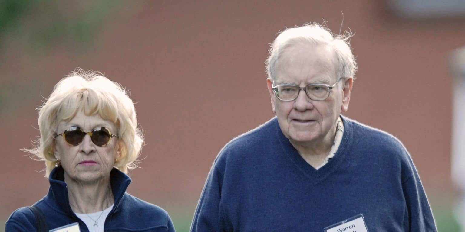 The Untold Truth About Warren Buffett's Wife Astrid Menks - Biography ...