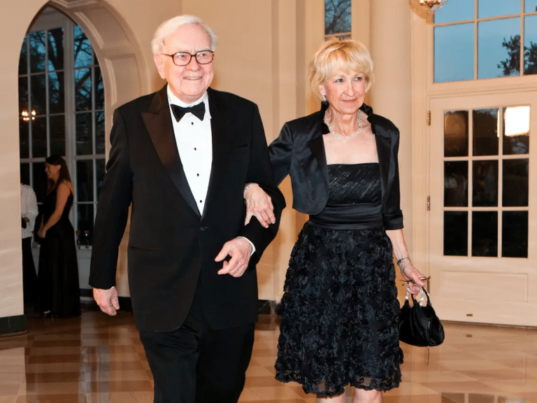 The Untold Truth About Warren Buffett's Wife Astrid Menks - Biography ...