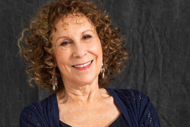 How rich is Danny DeVito's wife Rhea Perlman? Her Height, Age ...