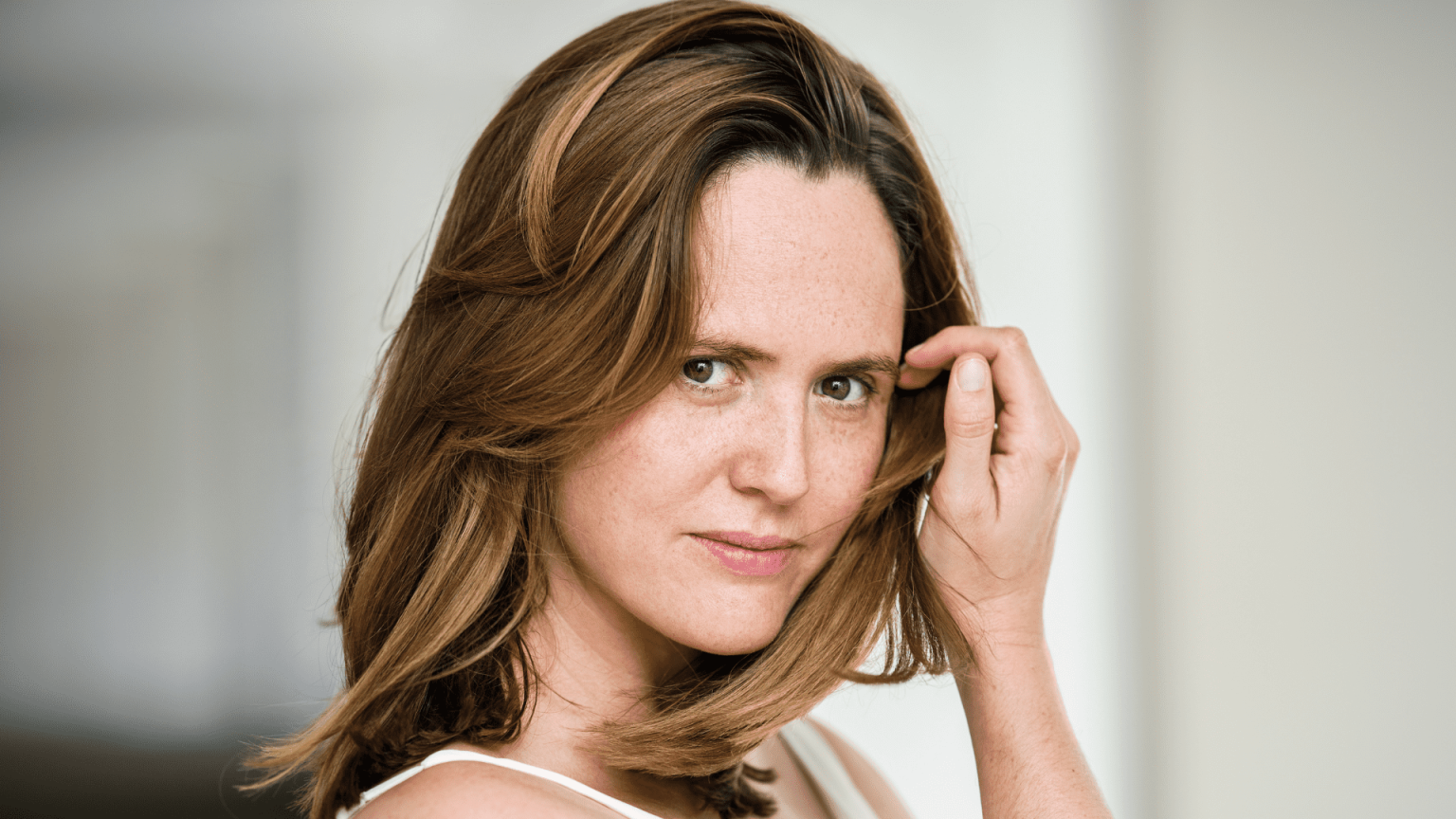 What else has Emily Cox been in? Her Age, Height, Husband - Biography ...