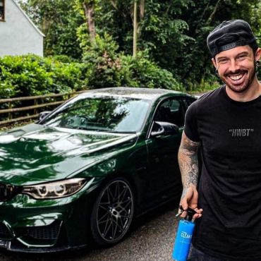 Who is the YouTuber Mat Armstrong, and what is his net worth ...