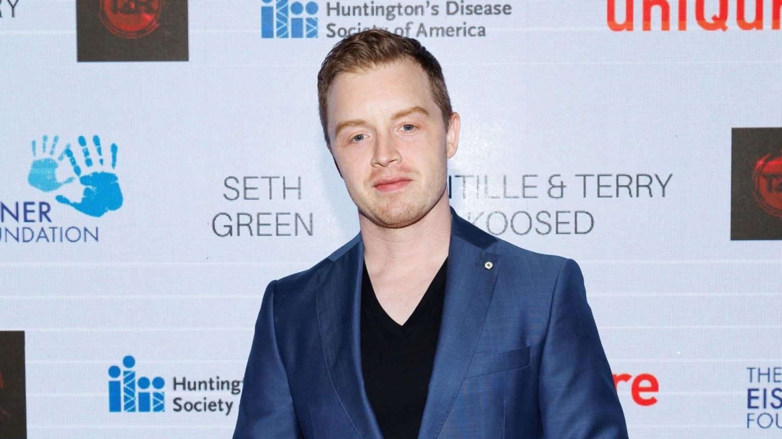 A Canadian Actor from Twilight - Noel Fisher: His Age, Wife, Height ...