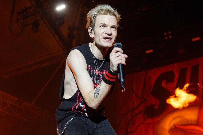 What happened to Deryck Whibley? His Age, Height, Net Worth - Biography ...