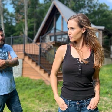 Who are YouTubers Wild Wonderful Off-Grid? How rich are they ...