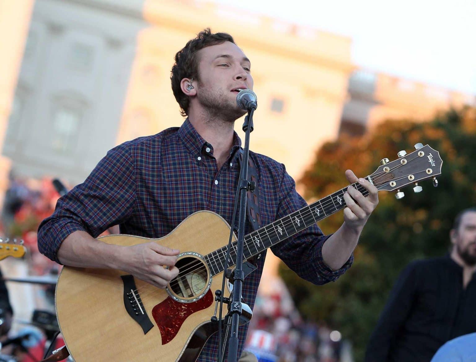 What is Phillip Phillips up to today? - Biography Tribune