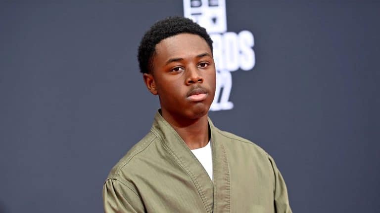 Who is Alex Hibbert's parents? His Age, Height, Career, Girlfriend ...