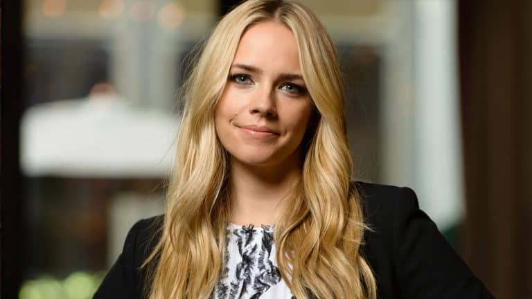 What Is Jessica Barth Doing Now? Her Age, Career, Husband - Biography ...