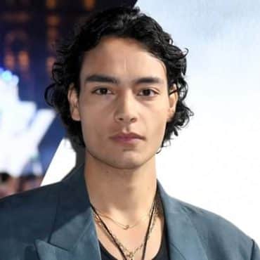 The Secret Life of Evan Evagora: Age, Height, Career, Girlfriend ...
