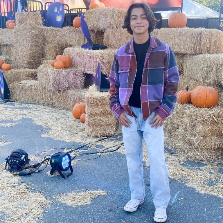 What movies is Malachi Barton in? His Age, Height, Girlfriend ...