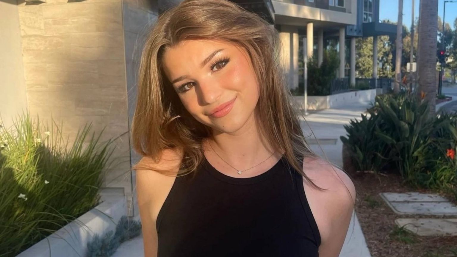Why is Brooke Monk so famous? Her Age, Height, Boyfriend - Biography ...
