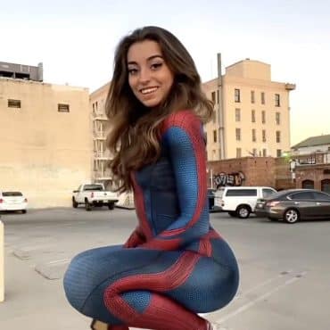 Slayeas: A Princess Who Loves to Dance, Stream and Travel - Biography ...